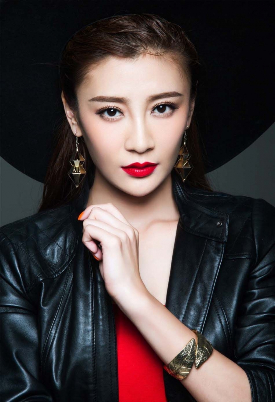 唐菀女儿，亲吻着爸爸妈妈的合影照，泪奔！毕竟爱过，为何离婚？ -6park.com