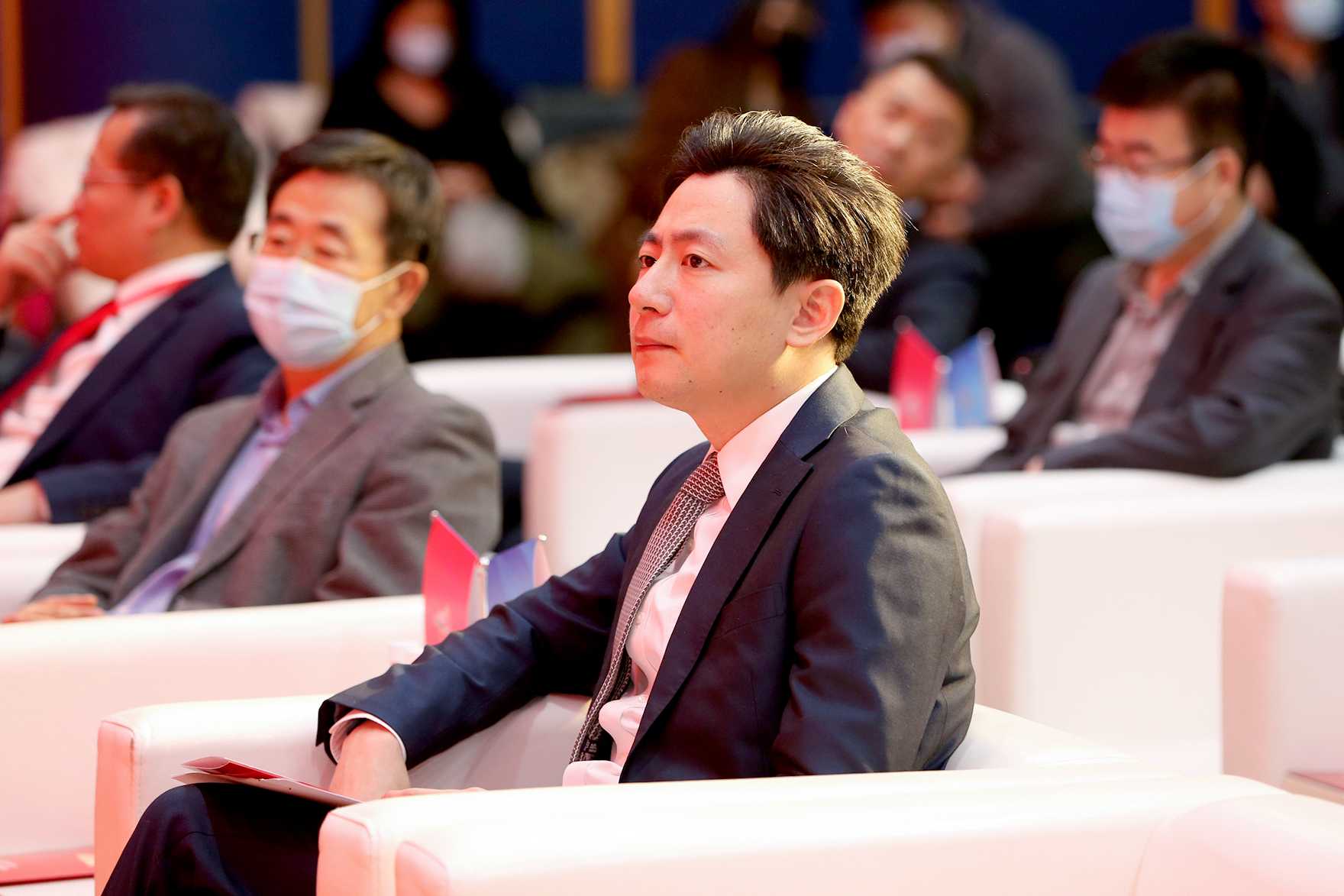 中国中丝集团有限公司党委书记、董事长王波参加新华社民族品牌工程入选企业签约仪式