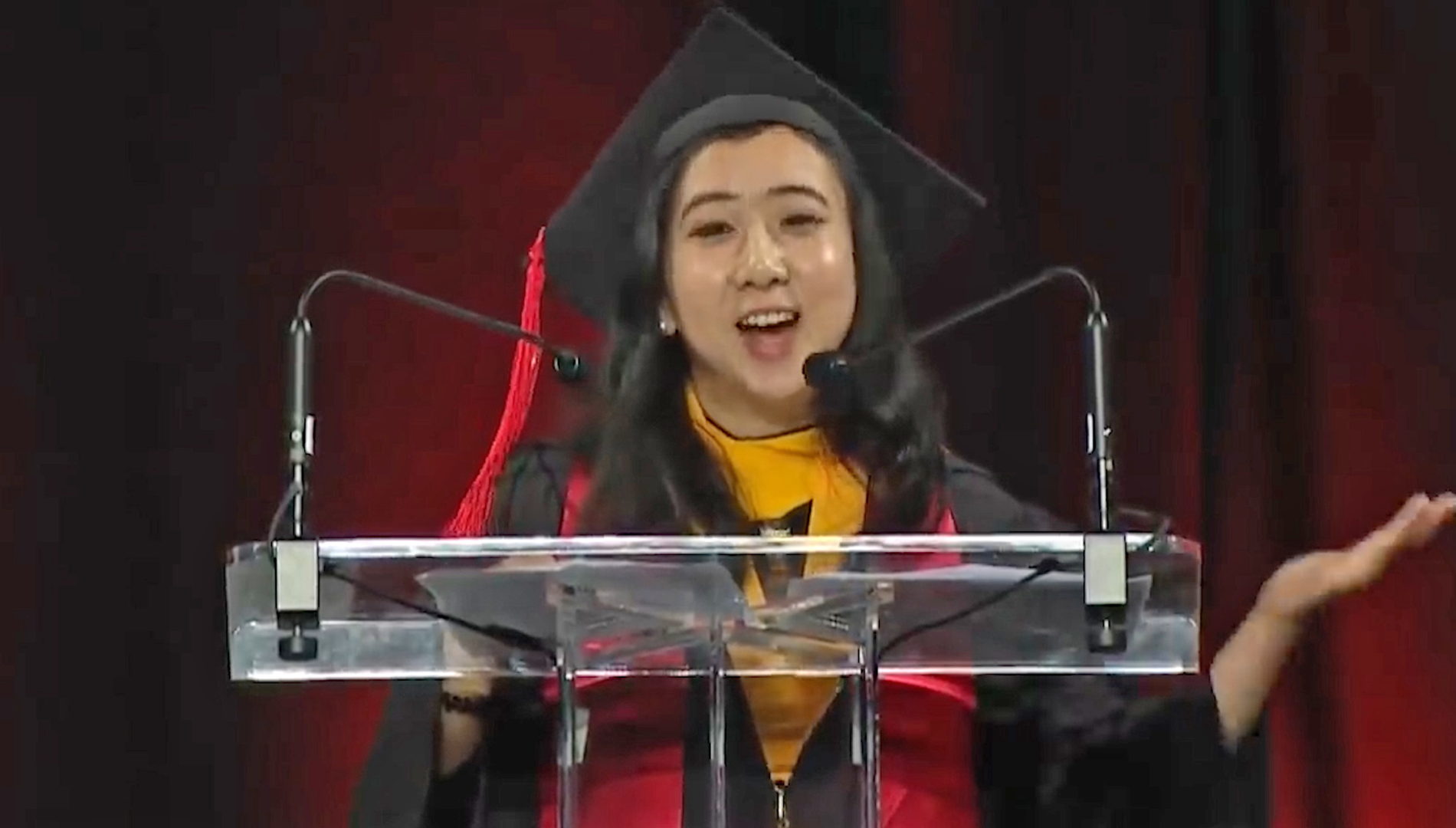 Yang Shuping, who publicly called the foreign air sweet and slandered ...