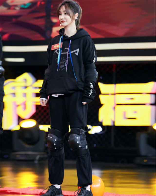 miss參加LPL拜年活動，重現18歲巔峰顏值，觀眾卻不買帳 - 頭條匯