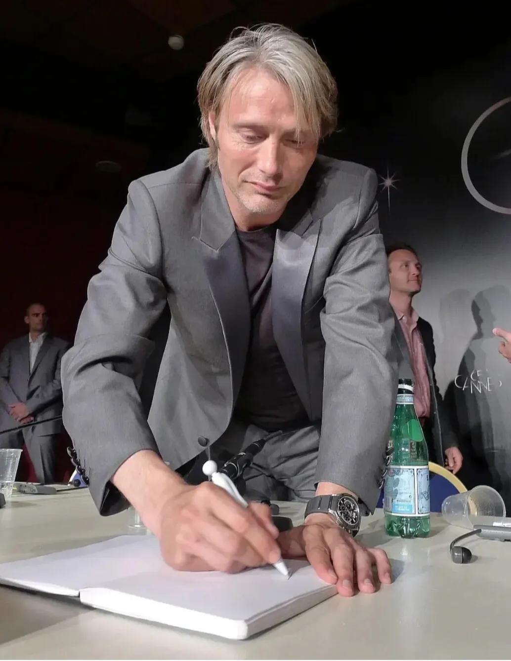 European and American Star Atlas - Max Mickelson - iNEWS