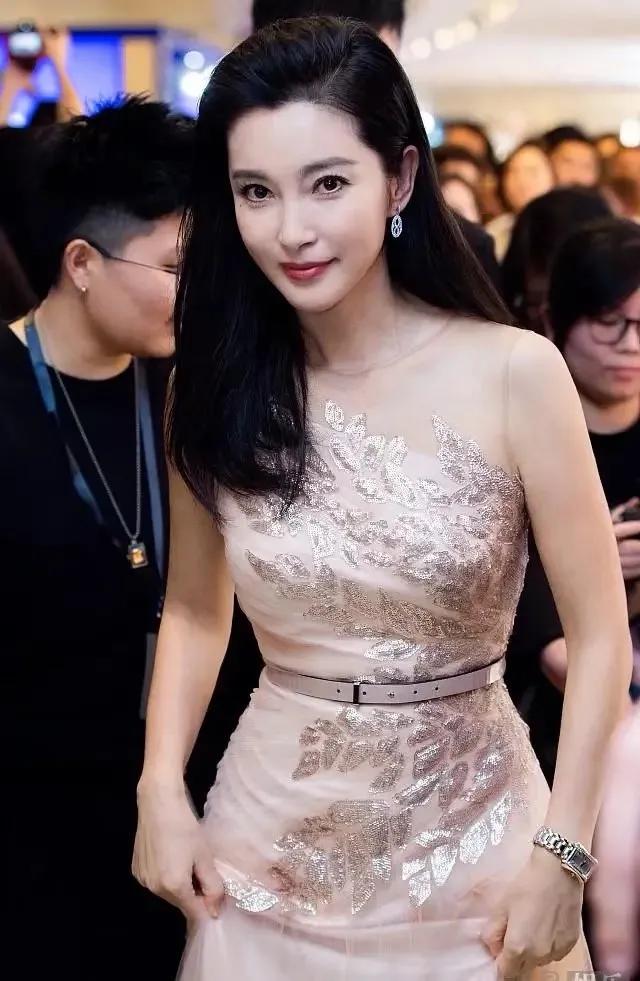 Li Bingbing, Yang Ying, Liu Yifei, Han Xue, Lin Yuner, Li Xiaolu - iNEWS
