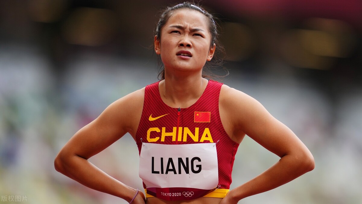 In the women's 100m group match of the World Championships, Ge Manqi ...