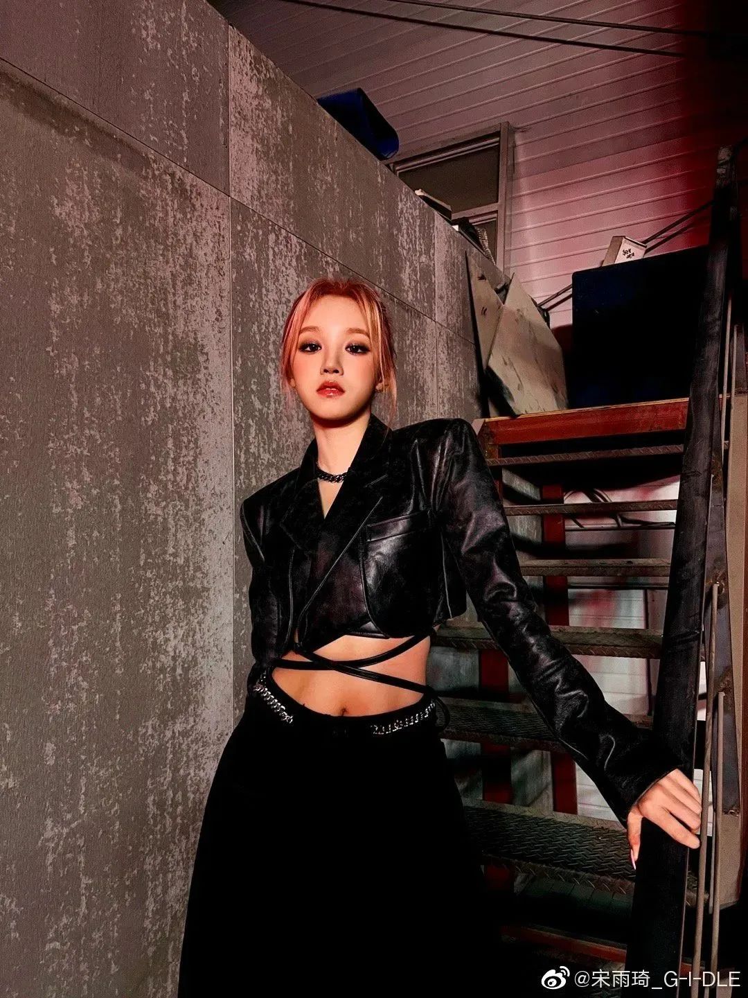 Song Yuqi's pink hair refreshes the peak of her appearance, and the ...