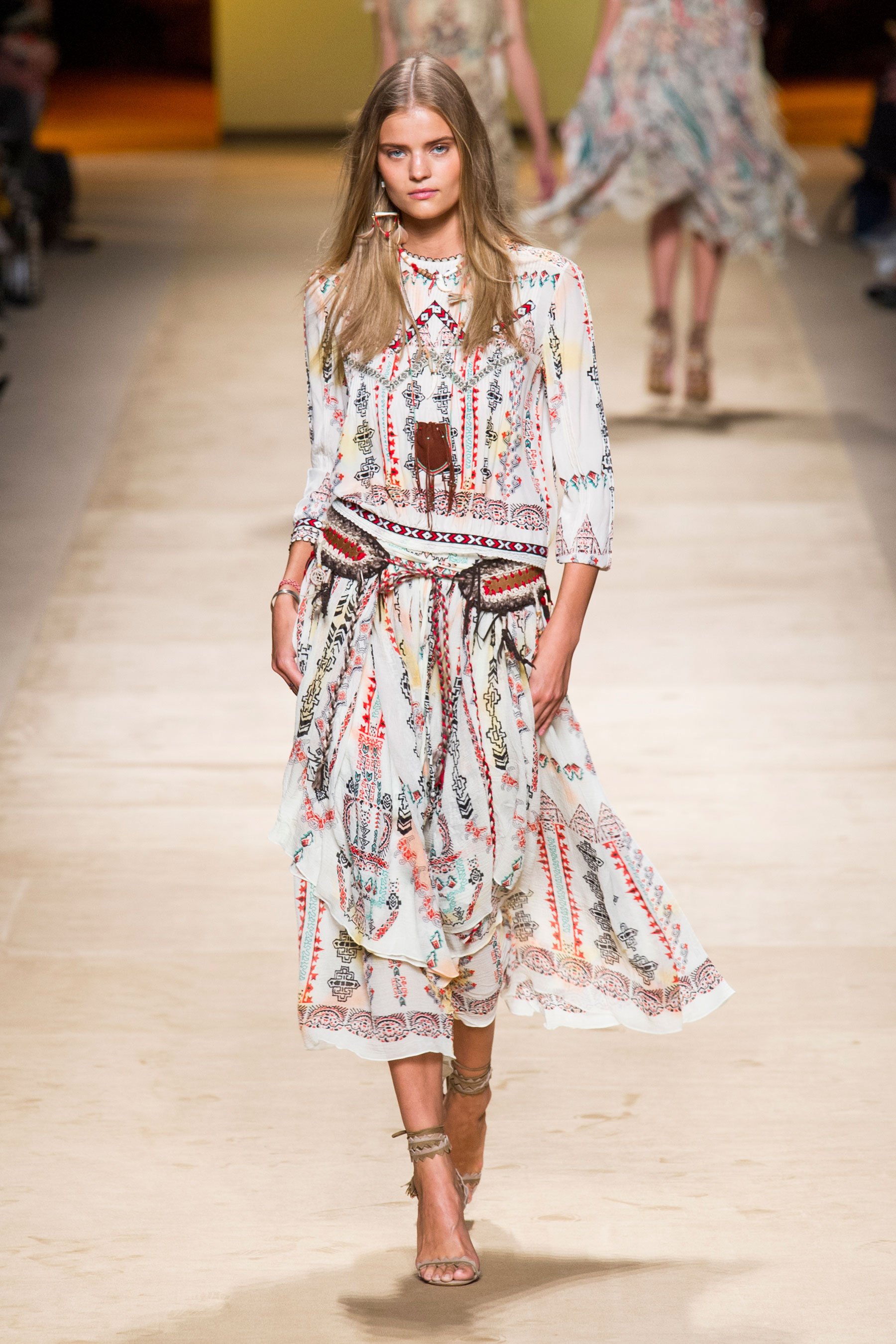 Why do most "fashion models" have flat chests? - iNEWS