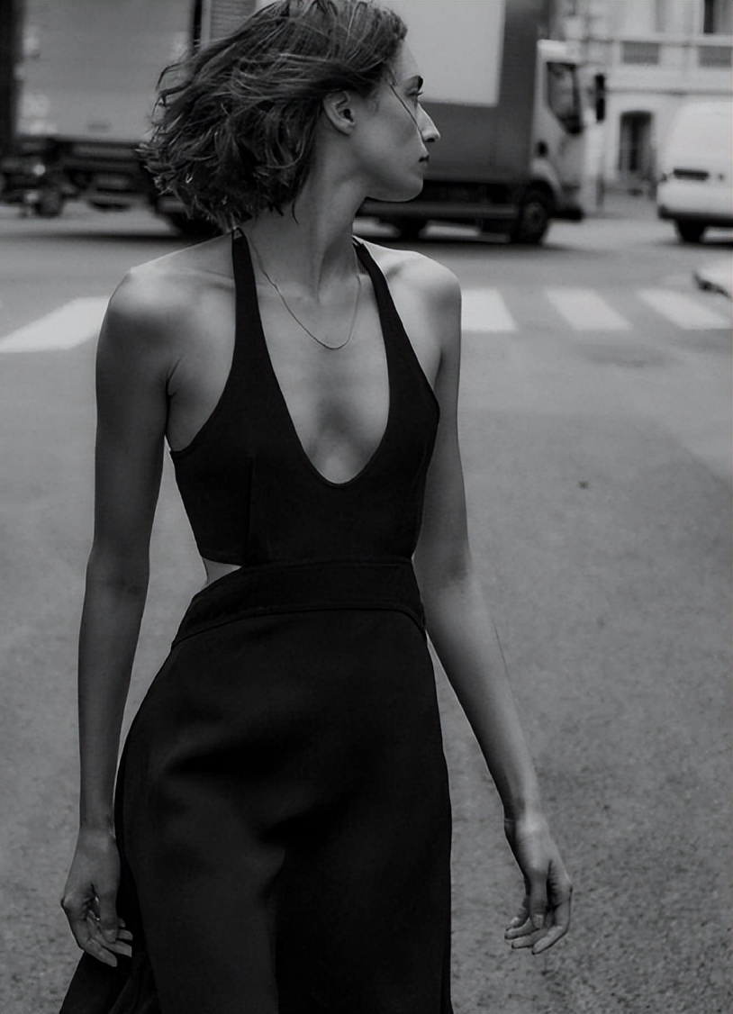 Lixia should wear this - iNEWS