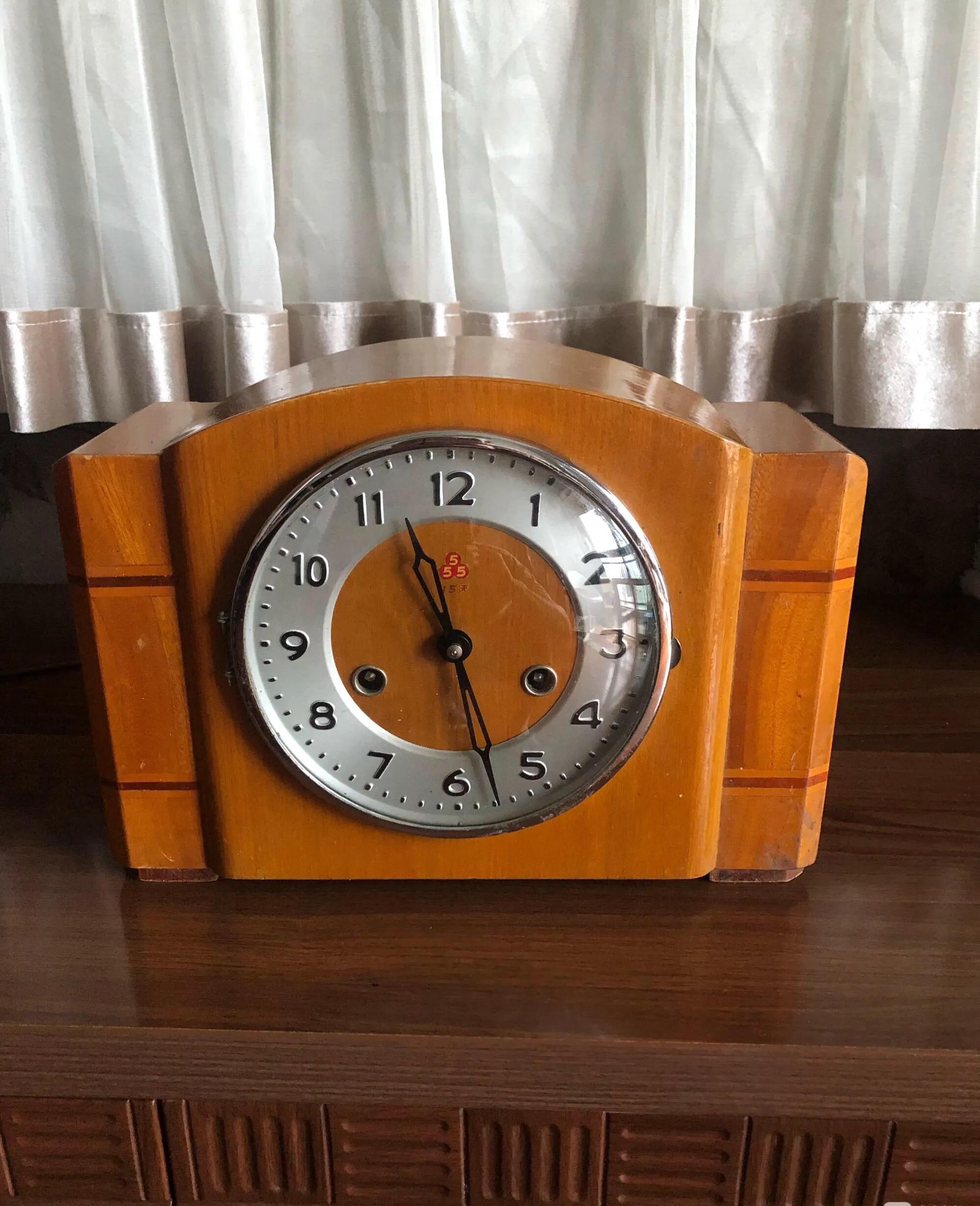 Old Shanghai 555 Clock - iNEWS