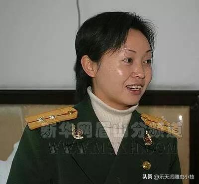 Yan Hongjun, who plays Geng Chrysanthemum in "Women's SWAT Team", signed an autograph for me - iNEWS