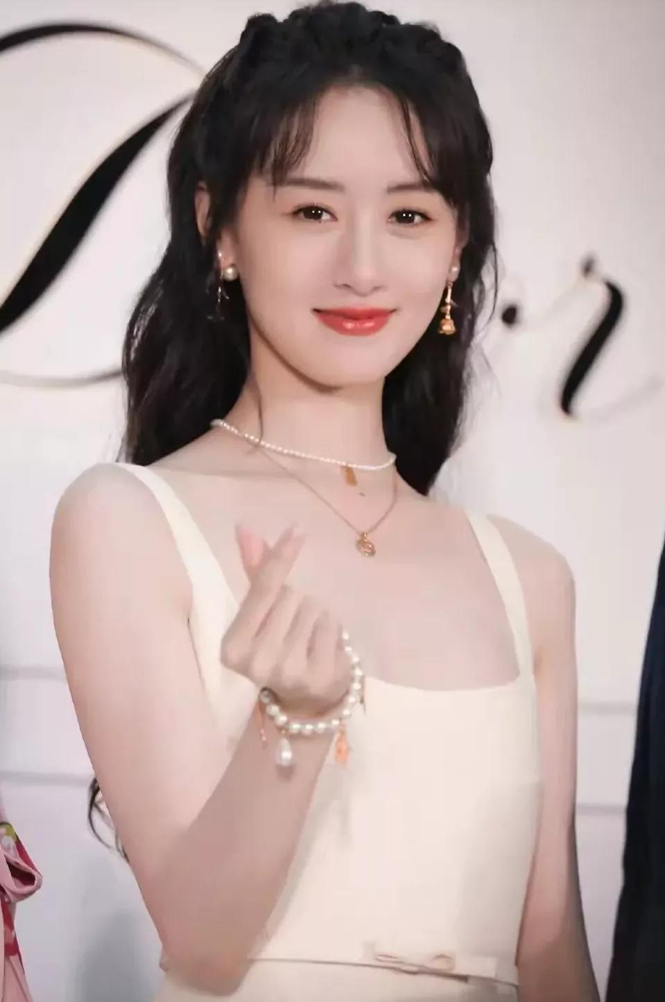 Star: Yuan Bingyan - iNEWS