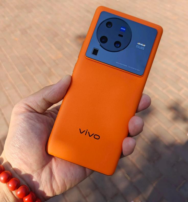 The ceiling of the camera phone, these 3 mobile phones, equipped with ...