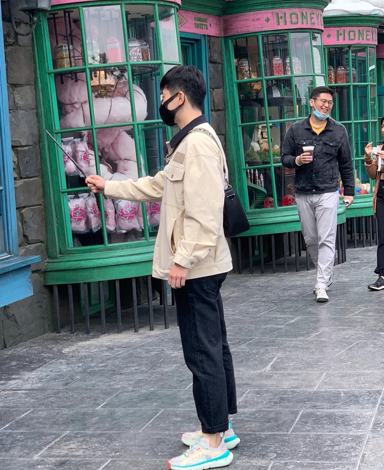 Ma Long rarely visited Universal Studios with his wife Xia Lu in the ...