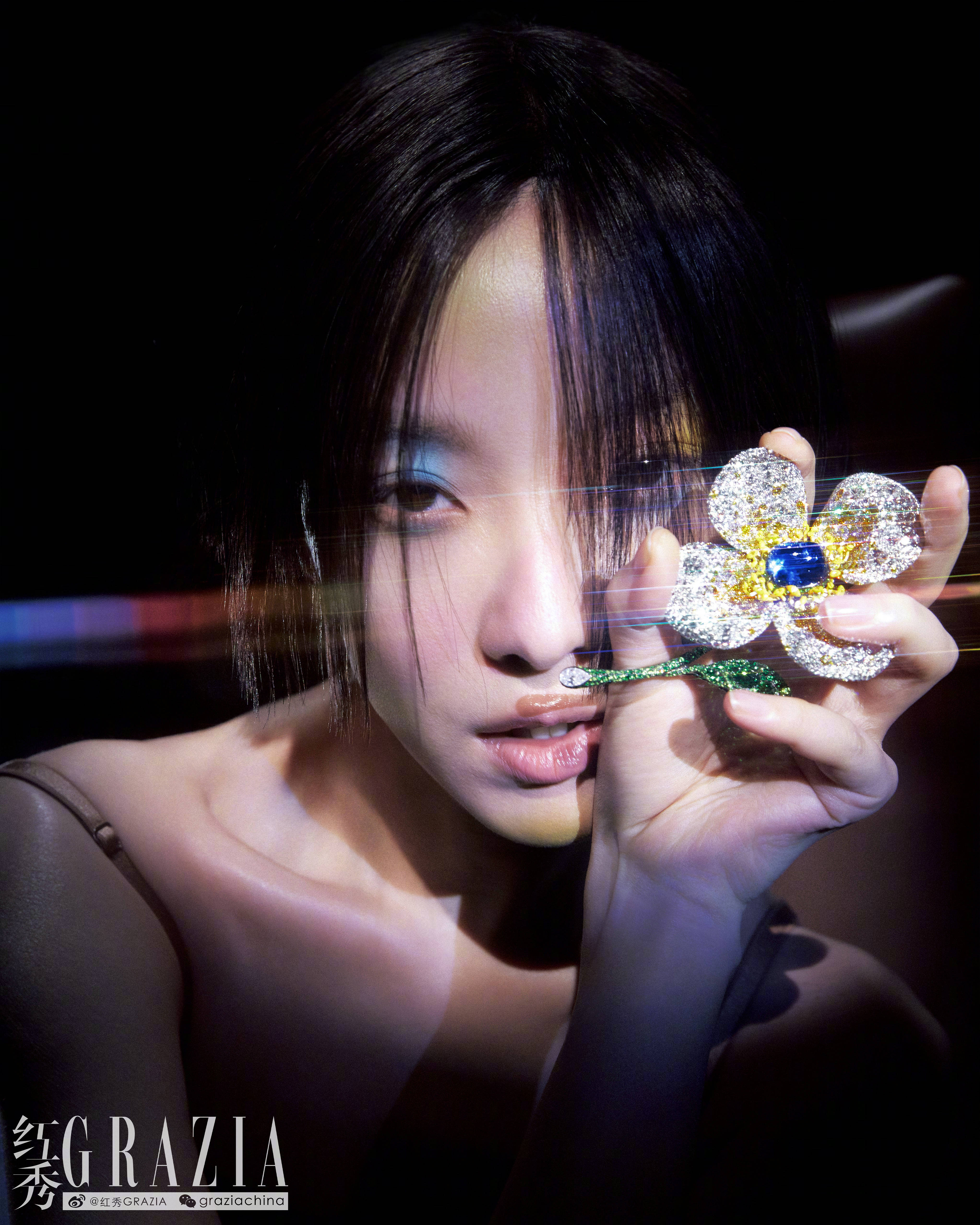 Ni Nihua is excited, make-up, dazzling face - iNEWS