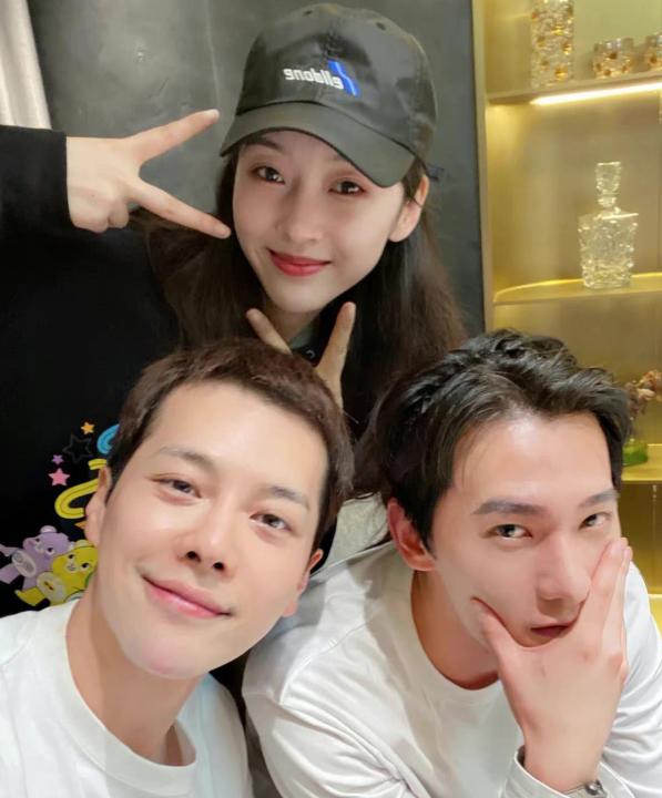 Li Muchen, who had a private dinner with Yang Yang and Ren Jialun ...