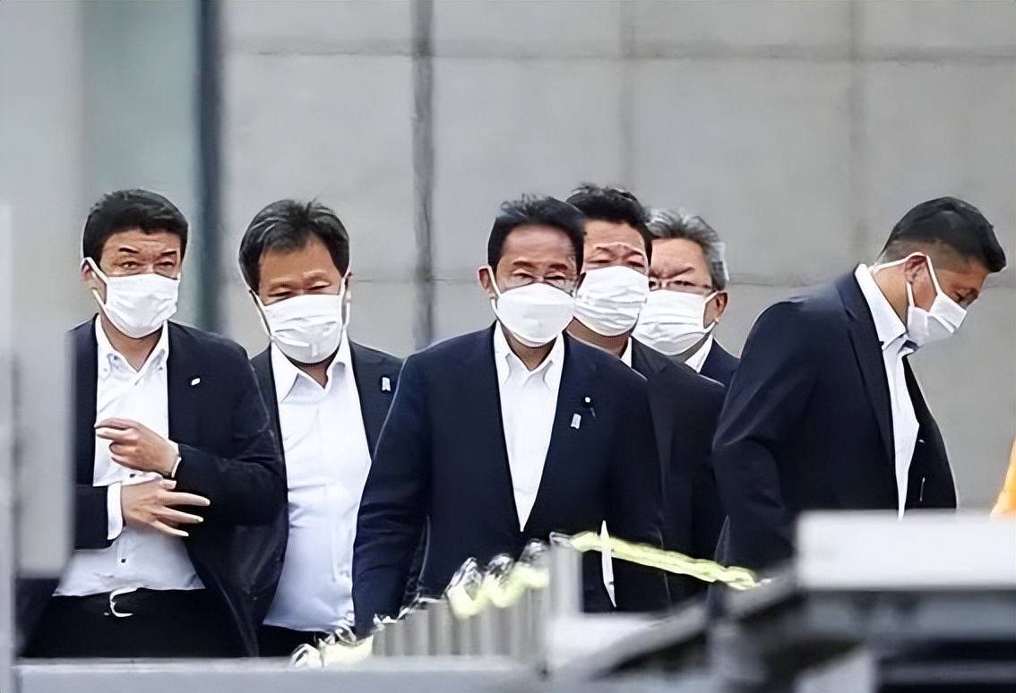 It is rumored on the Internet that "Japan's first female bodyguard ...