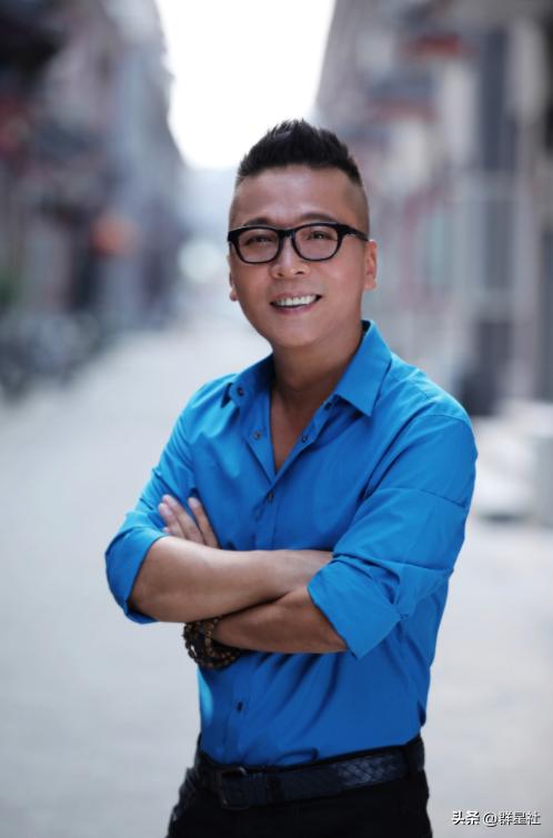 Li Chunbo became famous with his song "Xiao Fang", he fell in love for ...
