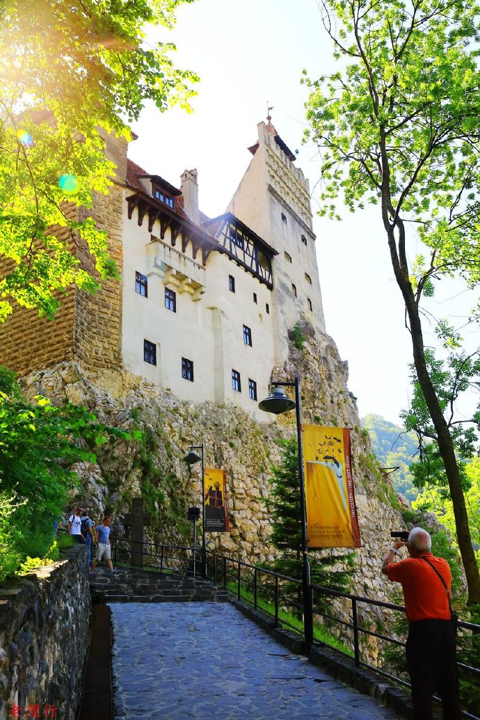 Into the Balkans (28) - Visit "Vampire Castle" "Romania" - iNEWS