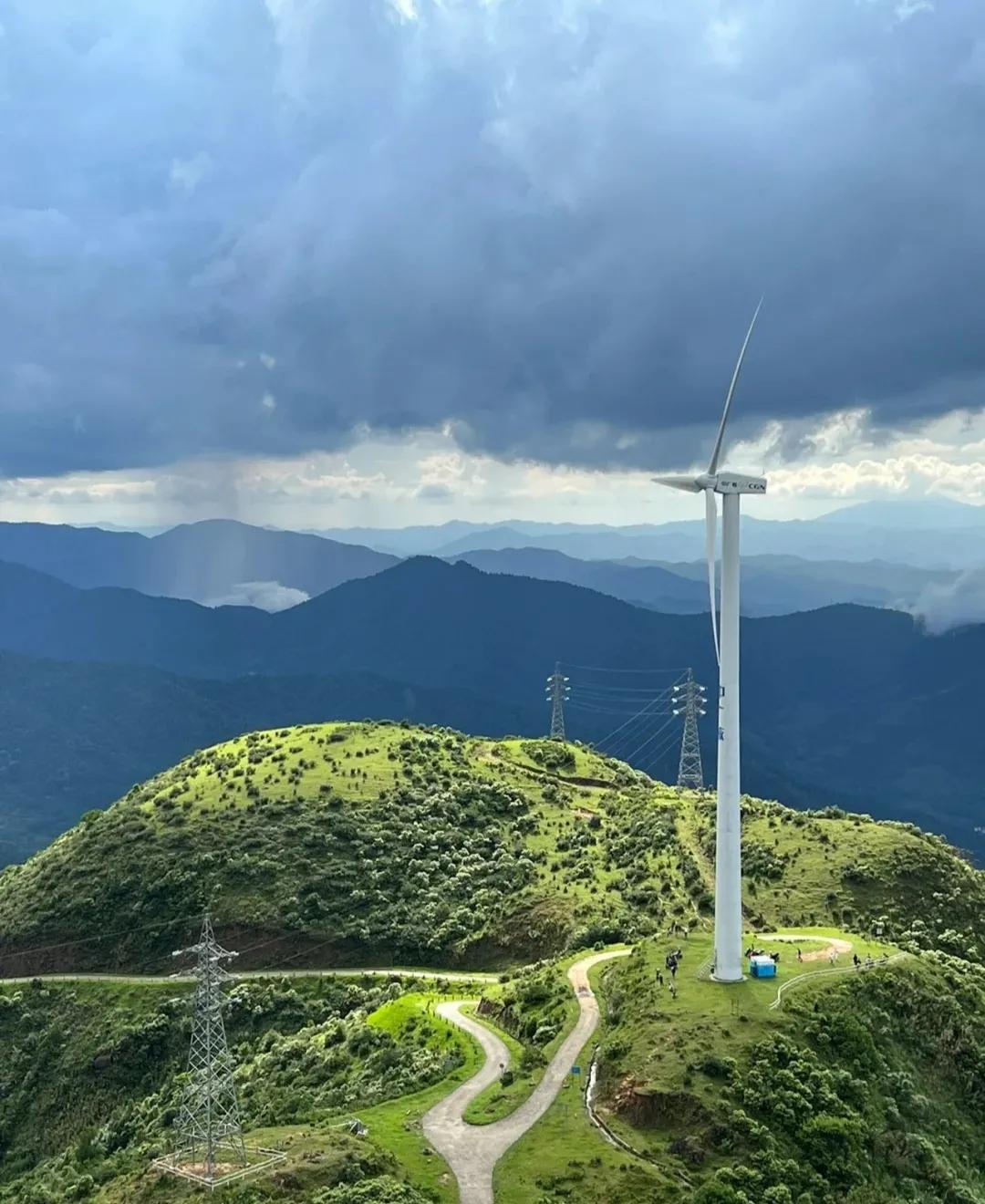 The scenery of Luoding Windmill Mountain is so beautiful - iNEWS