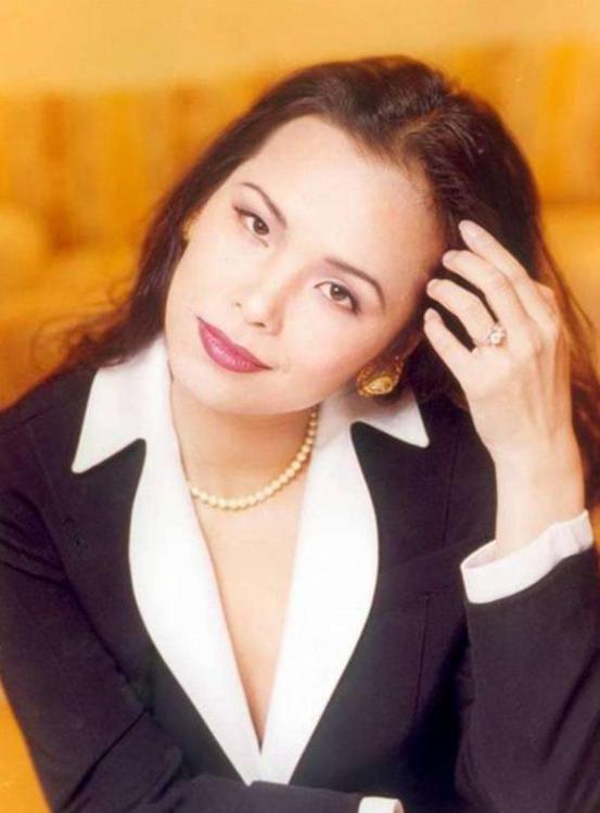 Singer Wei Wei: She ruined her career with her own hands, and her ...