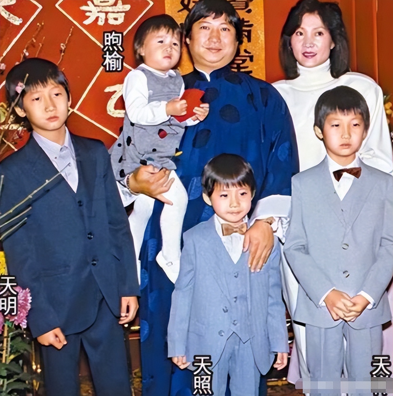 70-year-old Sammo Hung was photographed hugging his grandson, with a ...