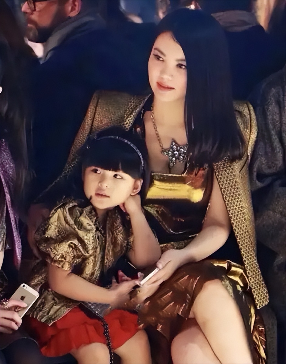 "Big Jewelry" Han Xue: He took a private jet at the age of 5 and ...