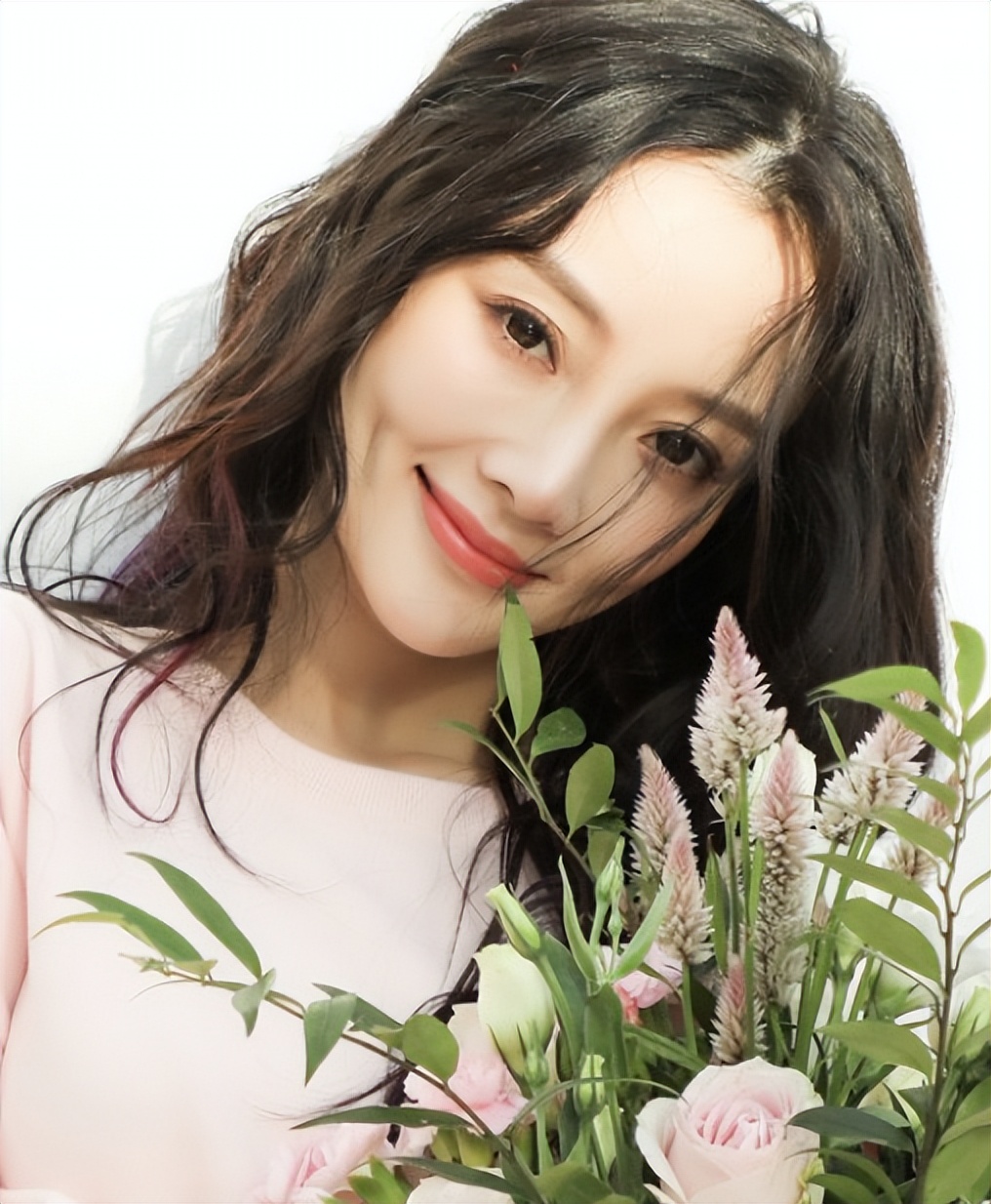 It is recognized that the 6 most beautiful faces with dimples: Lin ...