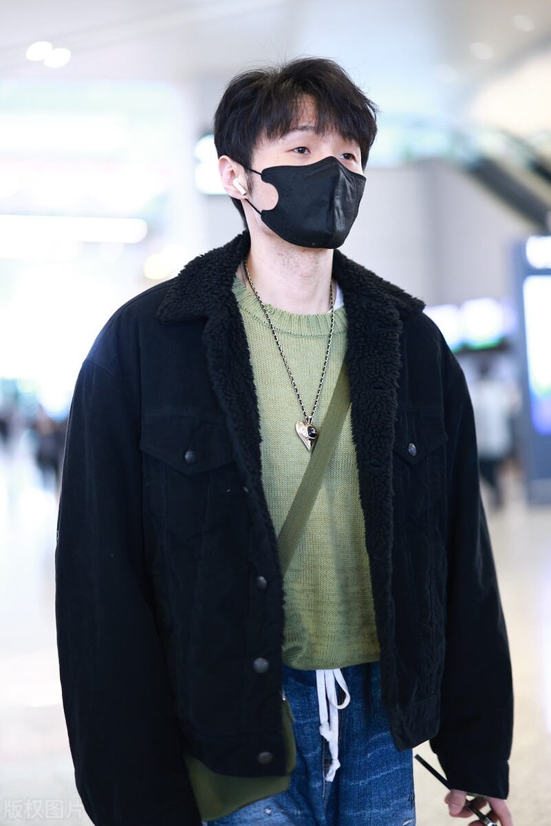 Li Ronghao in small eyes - iNEWS