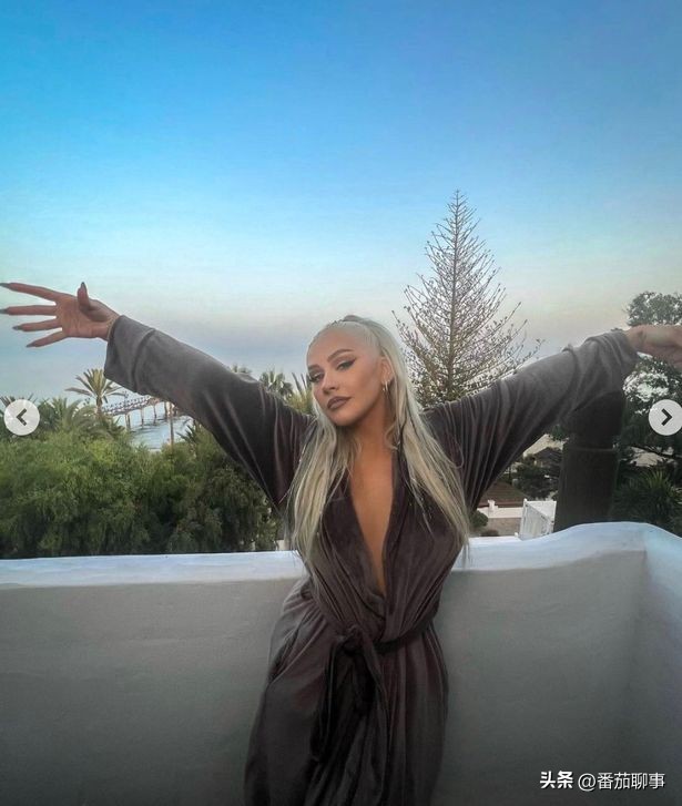 She is the most beautiful woman in the world with "the most beautiful ...