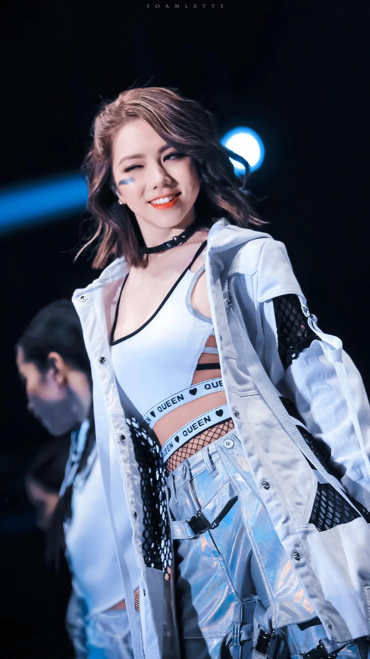 Do you like Deng Ziqi?Do you have a compliment? - iNEWS