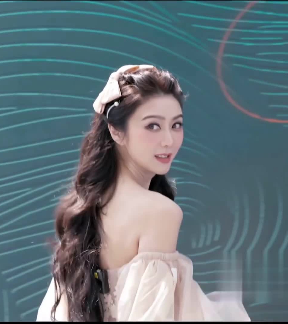 Frozen age girl Xue Kaiqi - iNEWS