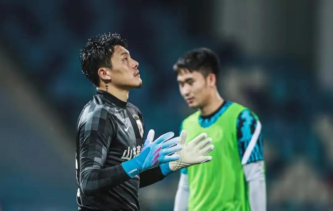 Today's football goalkeeper assists the king "Wang Dalei" - iNEWS