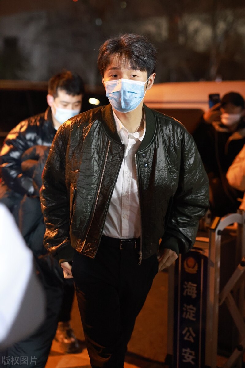 Li Ronghao in small eyes - iNEWS