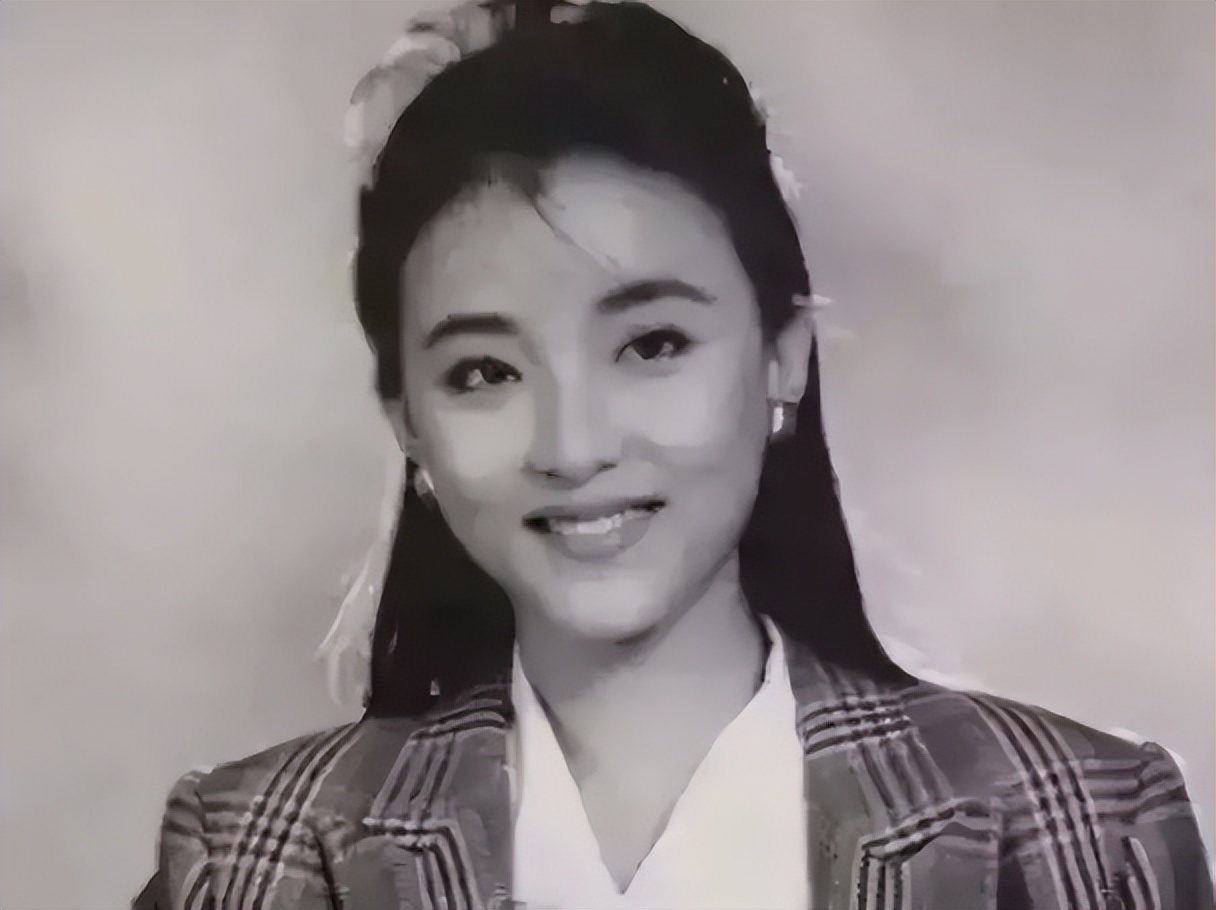 Host Yang Lan: She grew up in Shanghai, divorced her husband, and then ...