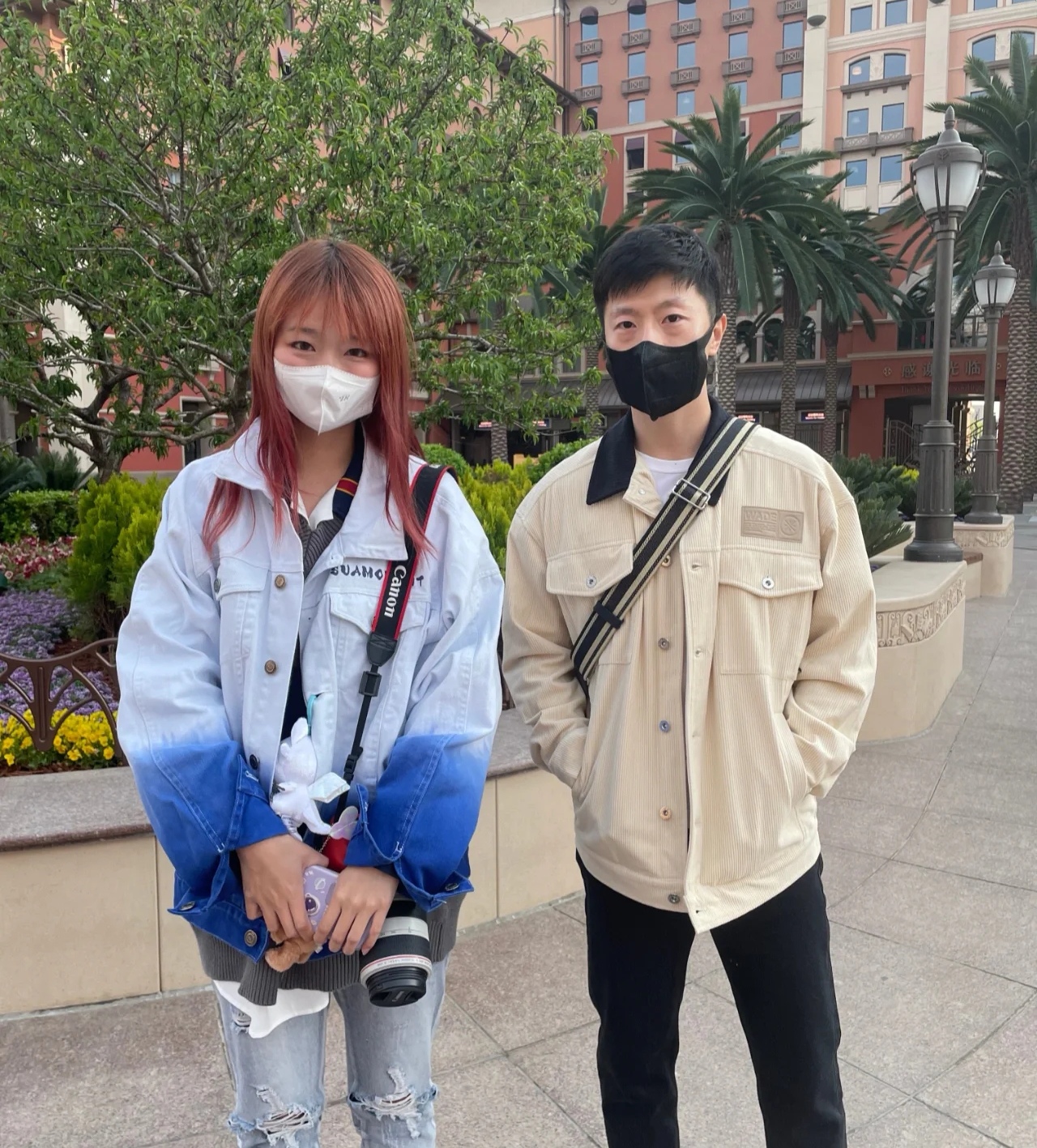 Ma Long rarely visited Universal Studios with his wife Xia Lu in the ...