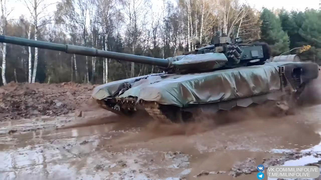 The Russian T90M is wearing a composite camouflage net to fight against ...