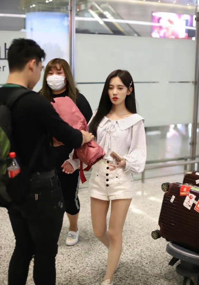 Ju Jingyi is petite, but she knows how to wear it. She can even handle ...