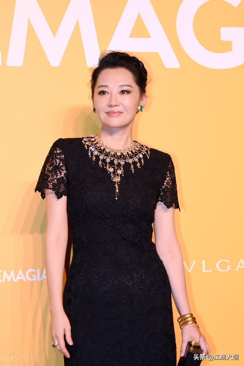 Breaking the news: Yang Zi, Hu Yanbin, Zhai Tianlin, Tan Songyun, Jing ...