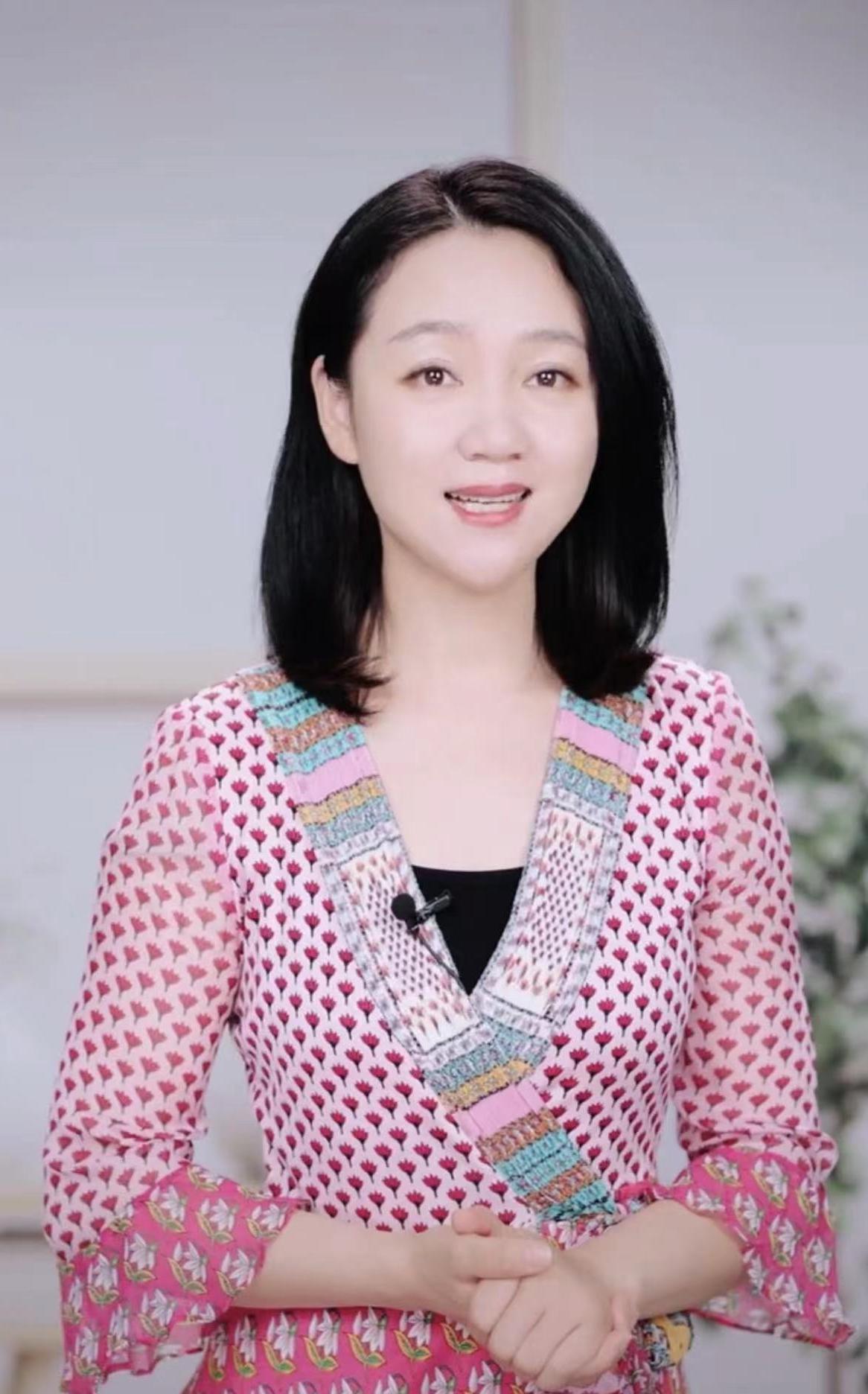 The famous host Zhou Qun caused controversy!Dance on the high-speed ...