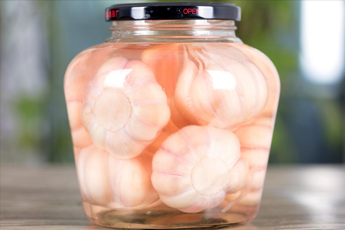 Pickled candied garlic, don't just use sugar and vinegar, add 1 more ...