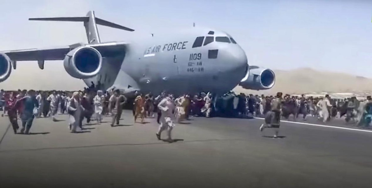 The Yun-20 formation flew to Afghanistan, loaded with earthquake ...