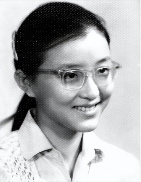 Host Yang Lan: She grew up in Shanghai, divorced her husband, and then ...