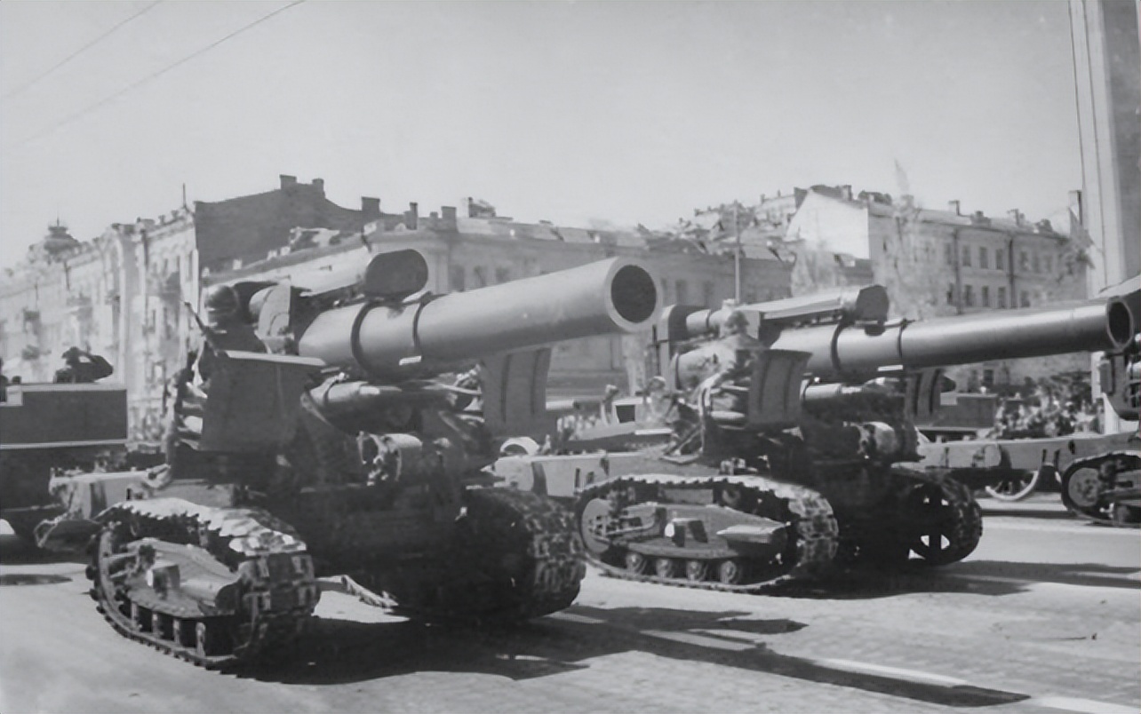 The Soviet B4 howitzer in World War II: one shot destroyed the bunker ...