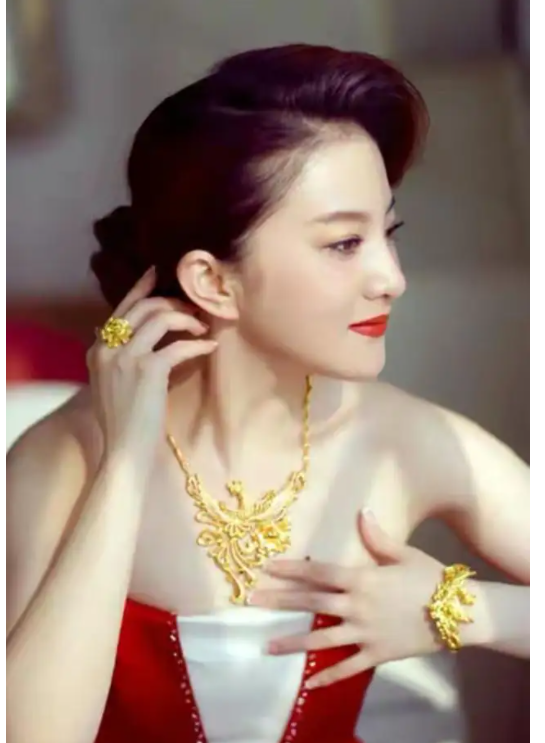 The world is sober Jin Ming: he became famous at the age of 8 and was ...