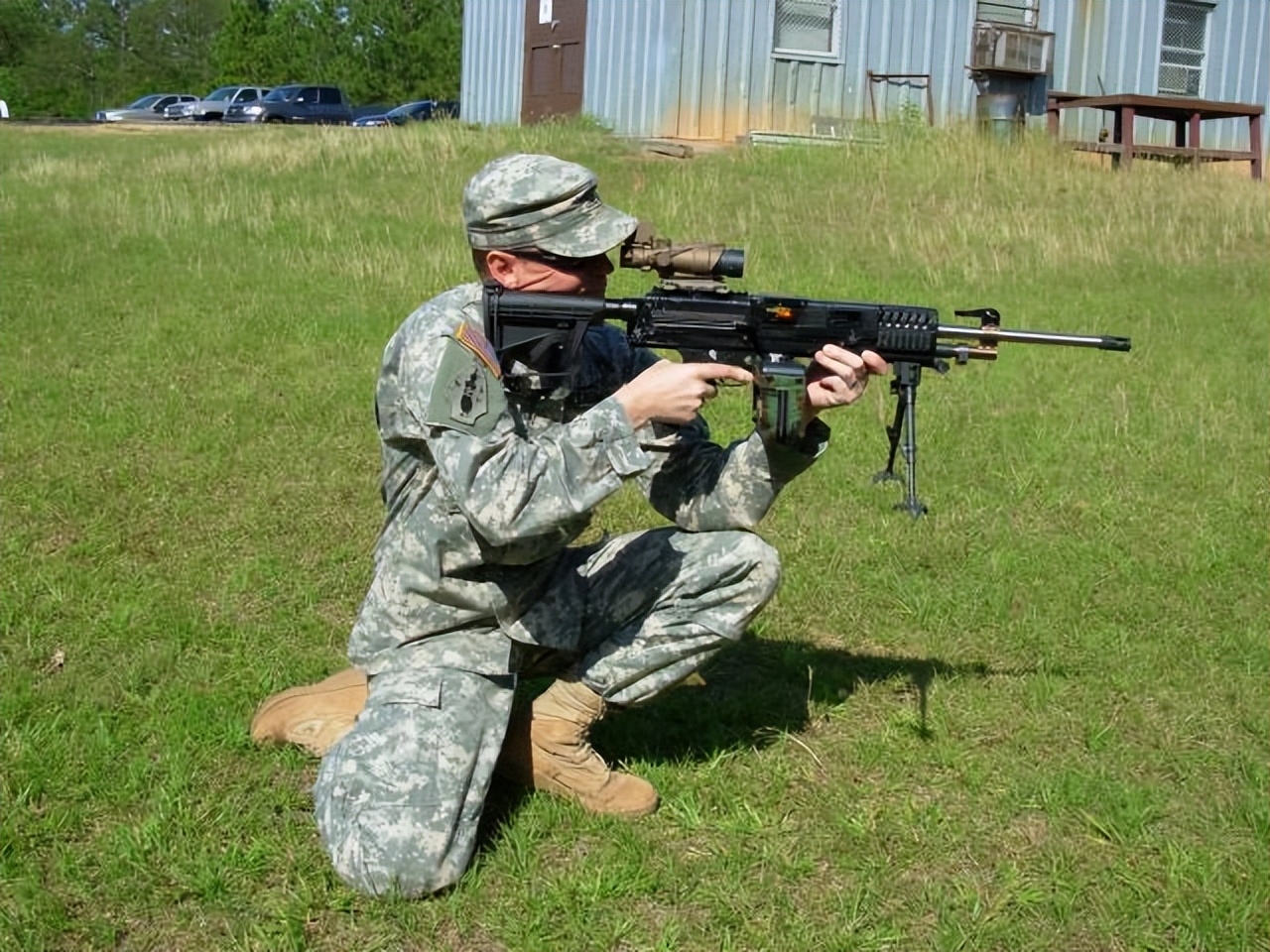 LSAT Light Machine Gun - iNEWS