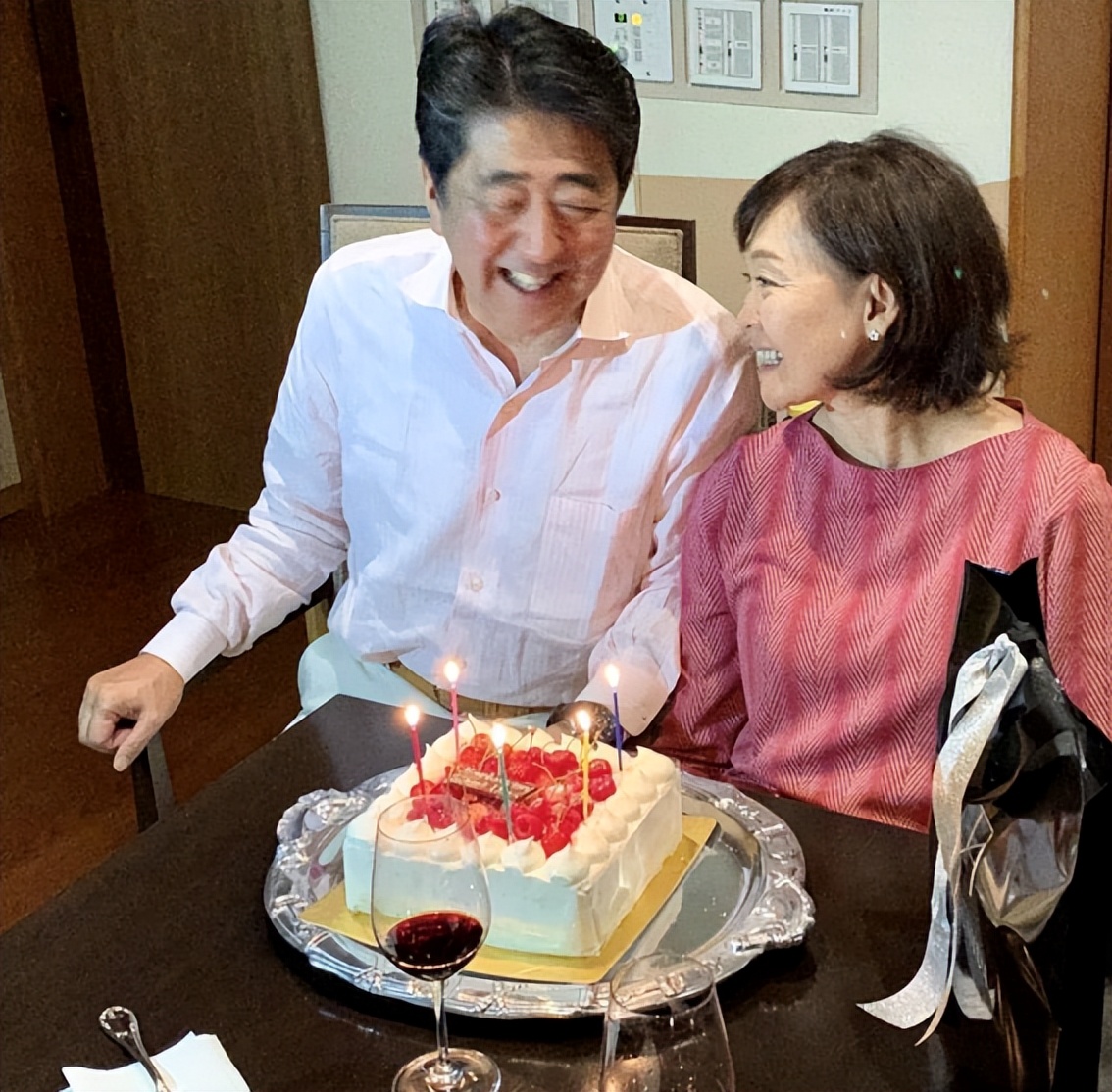 Abe Akie: Married to Abe Shinzo for 35 years, no children, deep ...