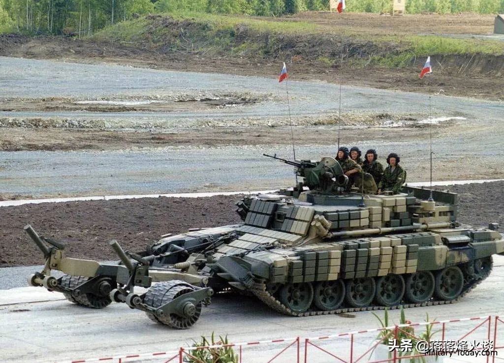The Russian army has invested in the latest mine-sweeping robot in ...