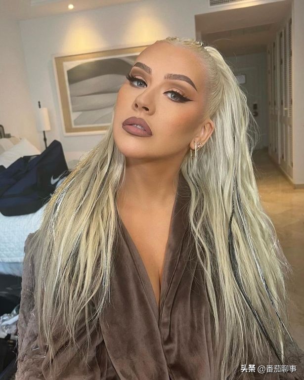 She is the most beautiful woman in the world with "the most beautiful ...