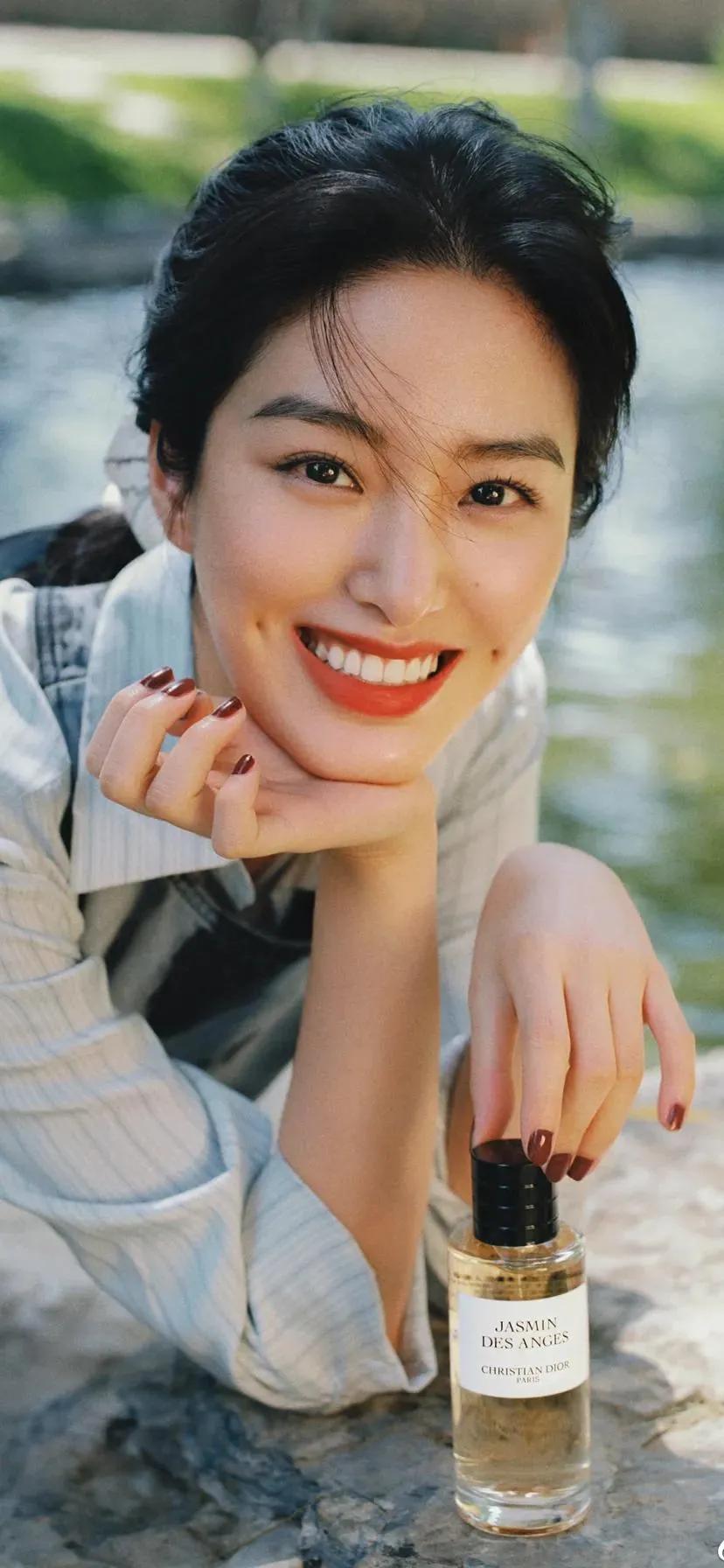 Yang Caiyu's beautiful photo album - iNEWS