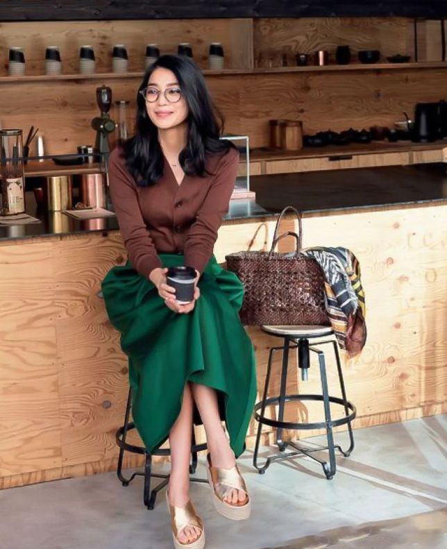 Why do you like acetate fabrics in summer?With silk texture, it is ...