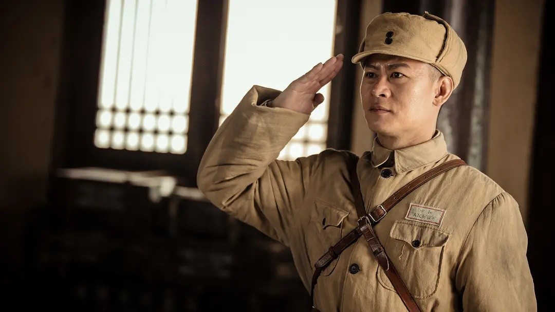 Li Jian re-enacted the Anti-Japanese War drama, partnered with the old ...