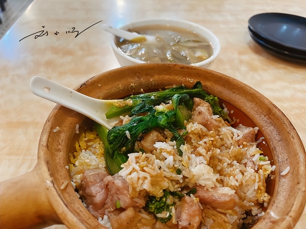 There is an old claypot restaurant in Guangzhou, which is near Beijing ...